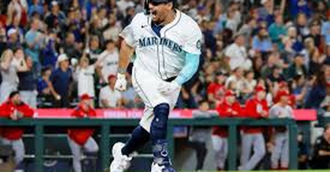 Mariners Game: Seattle Wins 4-2 Against Cardinals in Thrilling Rally