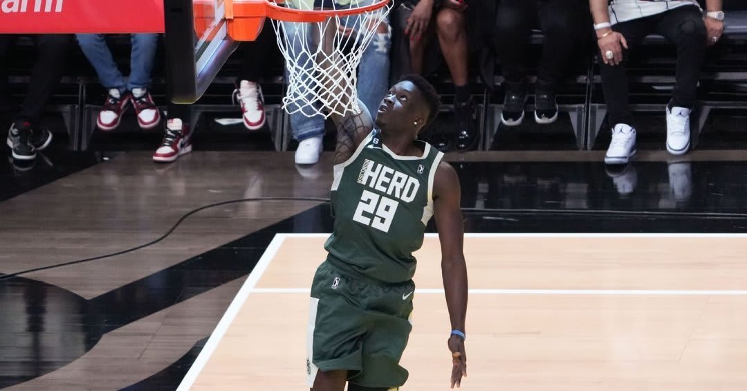 Alex Antetokounmpo Signs Two-Way Contract with Milwaukee Bucks
