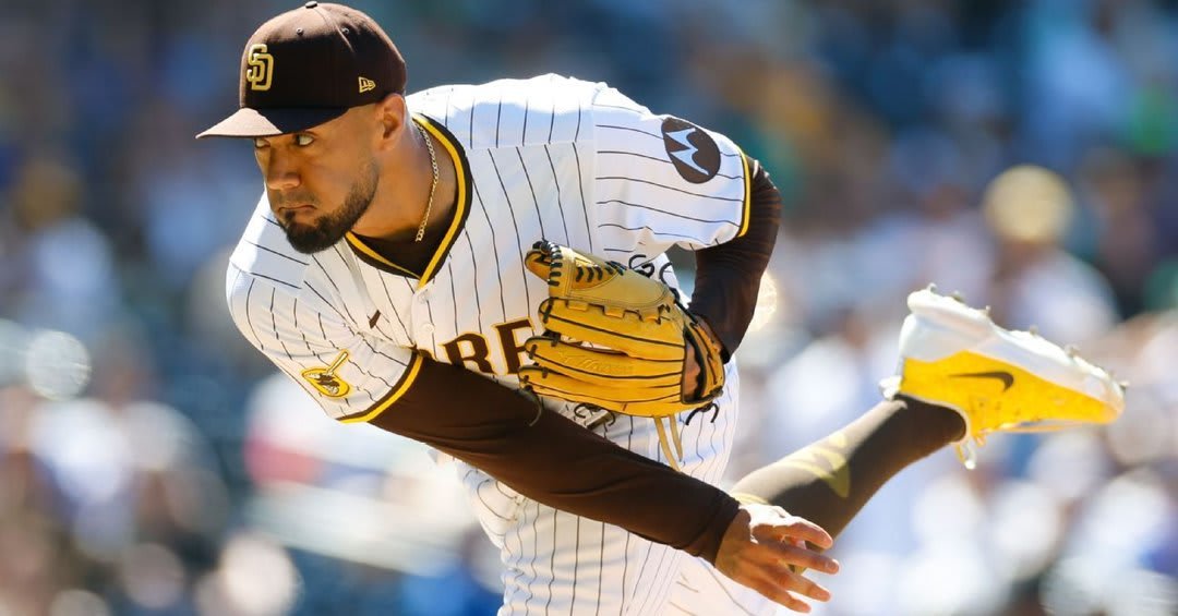 Robert Suarez Signs Major Deal with Atlanta Braves